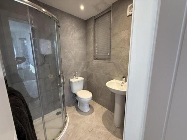 6 bedroom house for rent in Alderson Road, Liverpool, L15