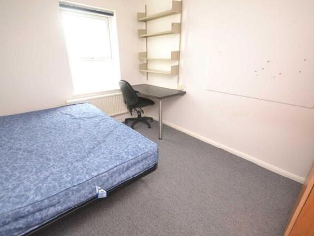 6 bedroom house for rent in Allcroft Road, Reading, RG1