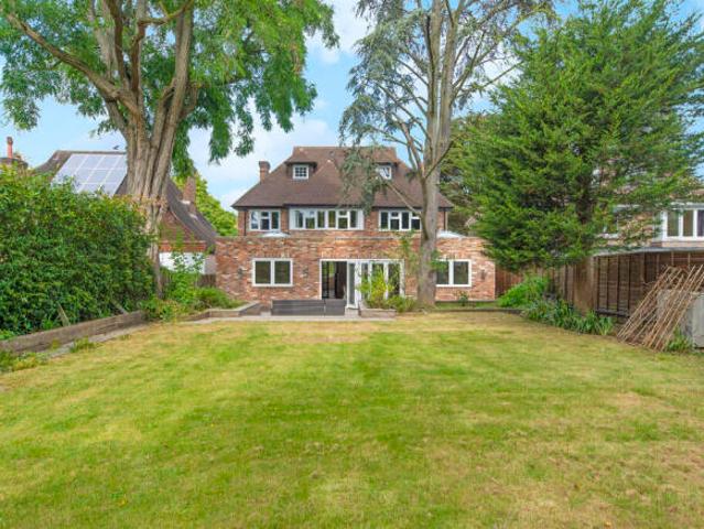6 bedroom house for rent in Bathgate Road, SW19