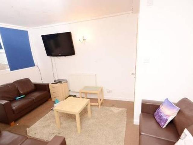 6 bedroom house for rent in Braemar Road Manchester M14