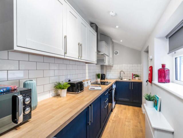 6 bedroom house for rent in Broomfield Terrace, Leeds, LS6