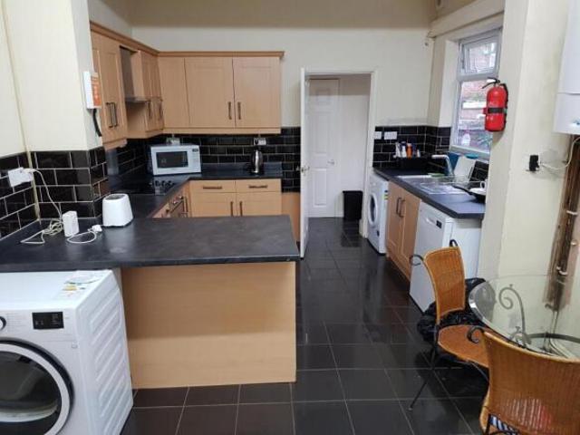 6 bedroom house for rent in Burford Road, Nottingham, NG7