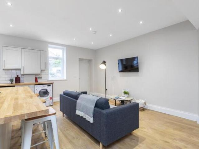 6 bedroom house for rent in Burley Road, Leeds, LS3