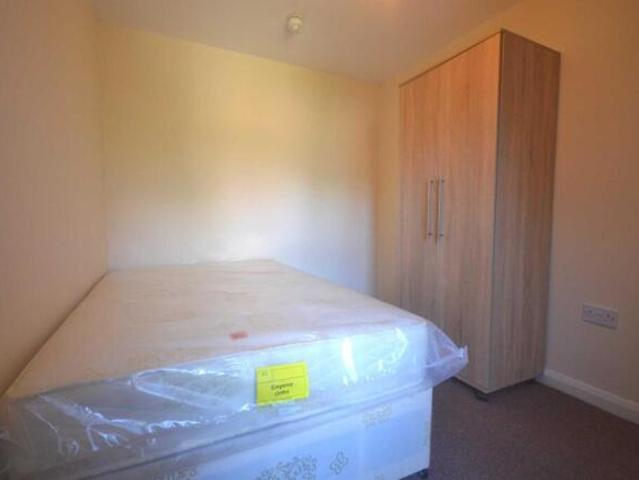 6 bedroom house for rent in Grange Avenue, University Area, RG6