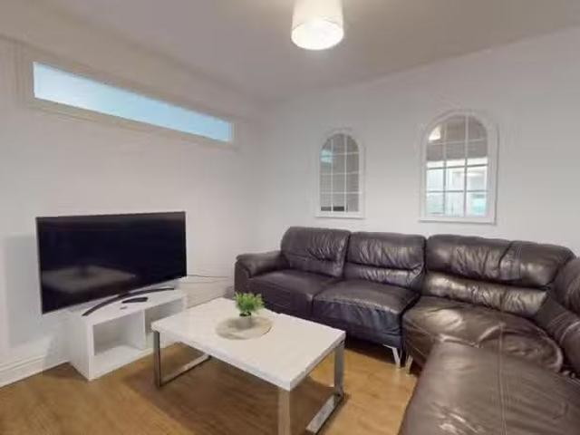 6 bedroom house for rent in Ferndale Road, Bristol, BS7