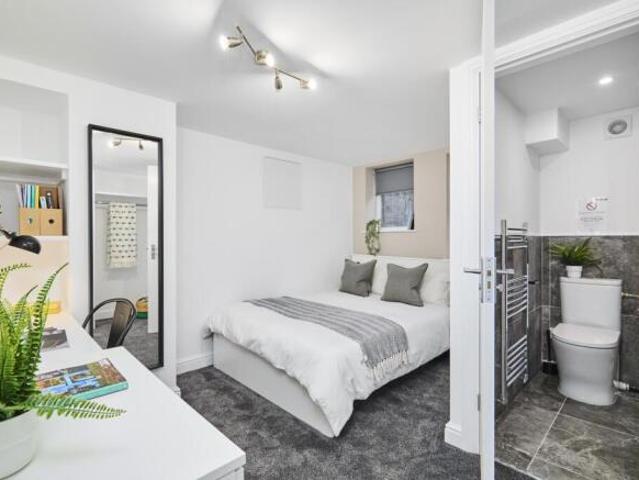 6 bedroom house for rent in Knowle Mount, Leeds, LS4