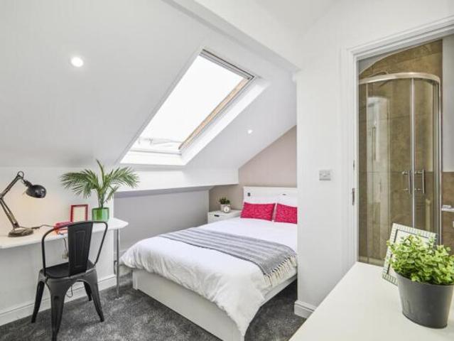 6 bedroom house for rent in Hartley Grove, Leeds, LS6