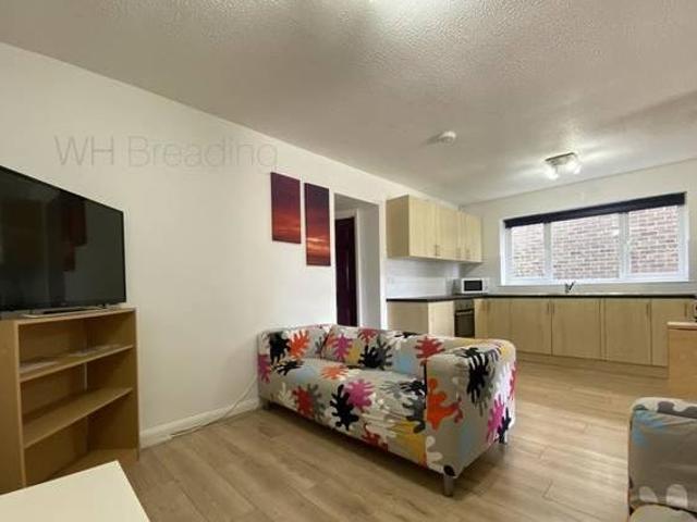 6 bedroom house for rent in Headcorn Drive Canterbury CT2