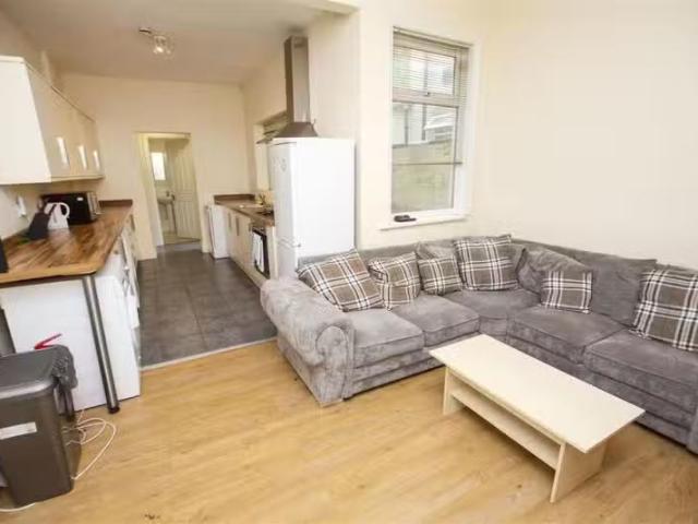6 bedroom house for rent in Heeley Road, Selly Oak, Birmingham.