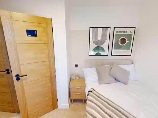 6 bedroom house for rent in Oak Tree Lane, Birmingham,, B29