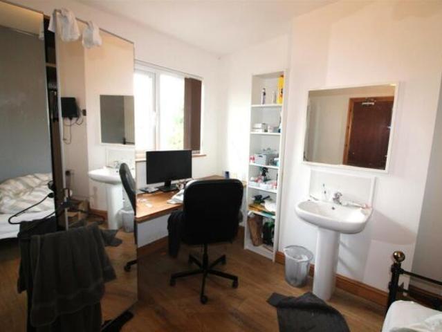 6 bedroom house for rent in Lois Avenue, Nottingham, NG7