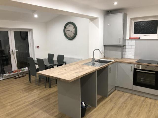 6 bedroom house for rent in Langdale Avenue, Leeds, LS6