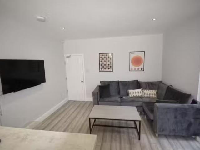 6 bedroom house for rent in Langdale Road, Liverpool, L15