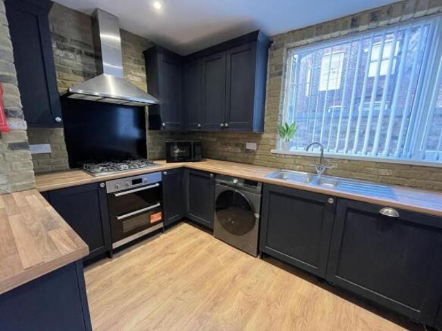 6 bedroom house for rent in Langdale Road, Liverpool, L15