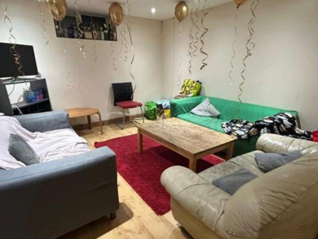 6 Bedroom House For Rent In Leeds, West Yorkshire