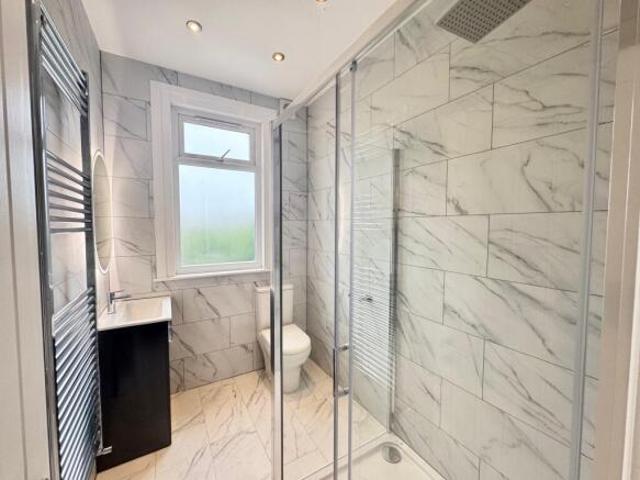 6 bedroom house for rent in Lincoln Road, Forest Gate E7