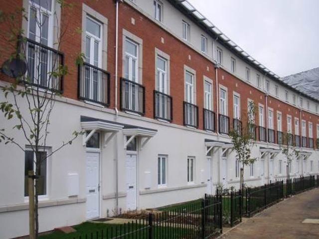 6 bedroom house for rent in Mosquito Way Hatfield Hertfordshire AL10