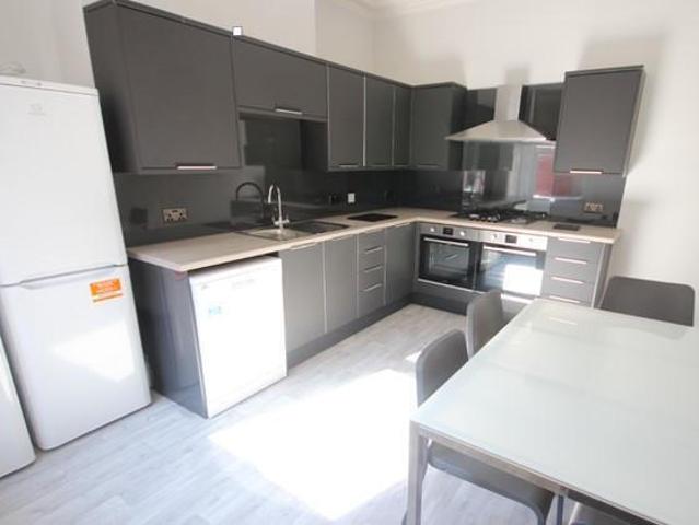 6 bedroom house for rent in Manor Drive, Leeds, LS6