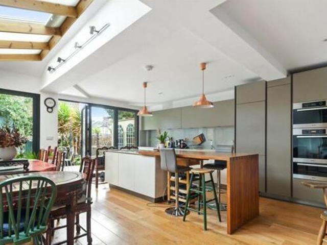 6 Bedroom House For Rent In North Kensington