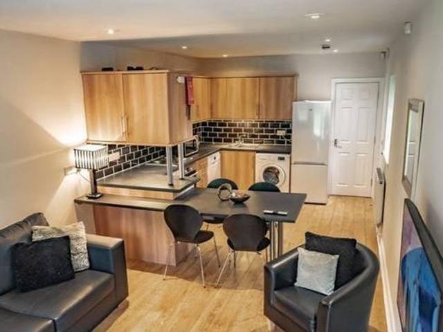 6 bedroom house for rent in Schuster Road Manchester M14