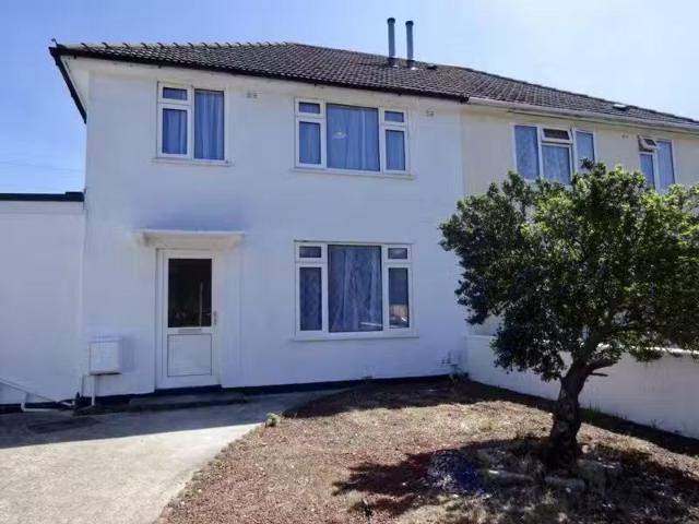 6 bedroom house for rent in Student Six Double Bedroom, Wallis.