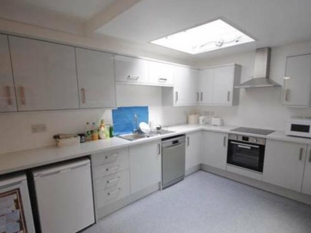 6 bedroom house for rent in St Michaels Lane Leeds LS6