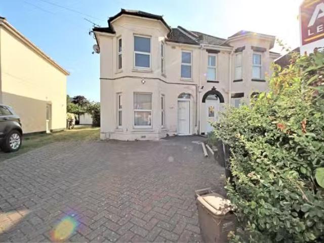 6 bedroom house for rent in Stewart Road, Charminster, Bournem.