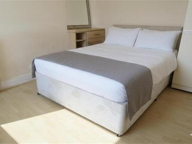 6 bedroom house for rent in Ridley Road, BH9