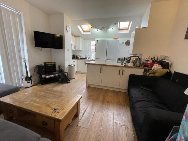6 bedroom house for rent in Russell Road, Liverpool, L18