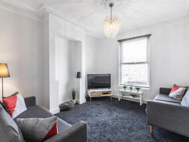 6 bedroom house for rent in Woodsley Road, Leeds, LS3