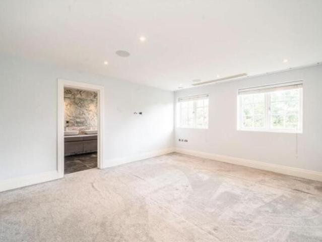 6 bedroom house for rent in The Drive, Ickenham, UB10