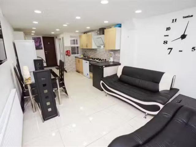 6 bedroom house for rent in Tiverton Road, Birmingham, West Mi.