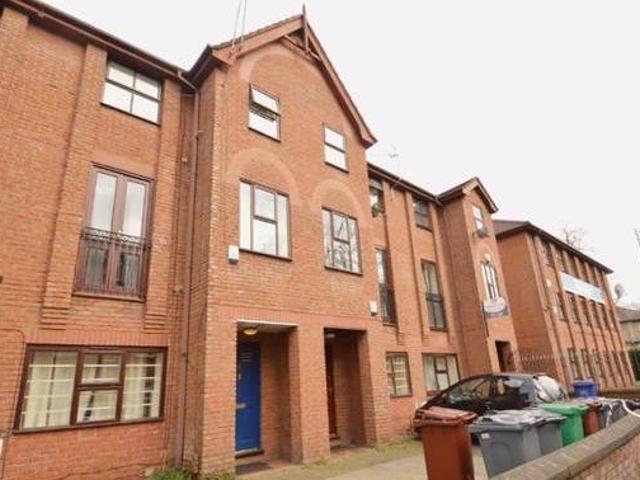 6 bedroom house for rent in Victoria Road M14