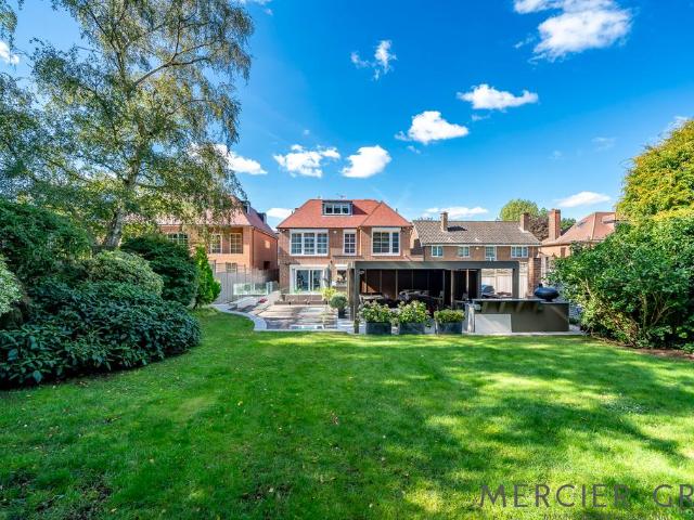 6 bedroom house for sale
