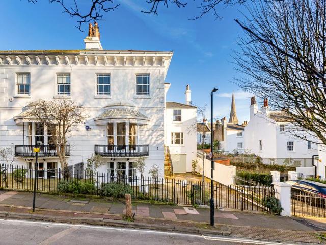 6 bedroom house for sale