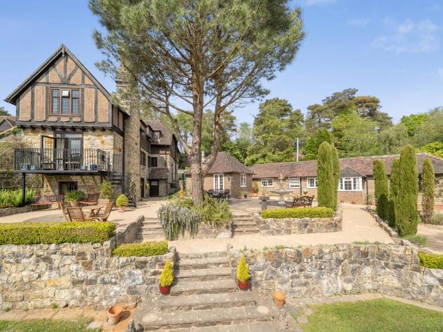 6 bedroom house for sale