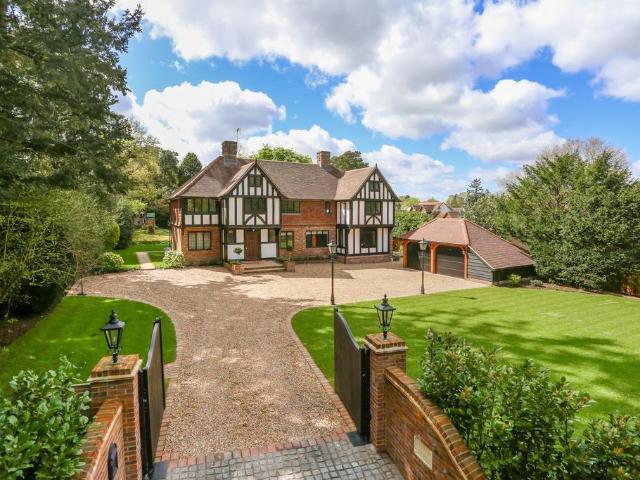 6 bedroom house for sale
