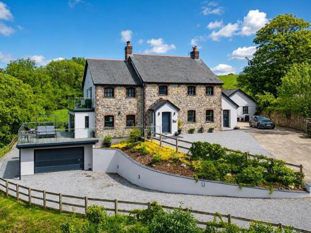 6 bedroom house for sale