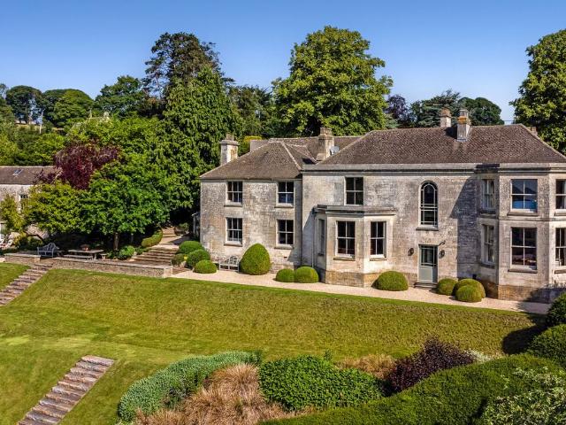 6 bedroom house for sale