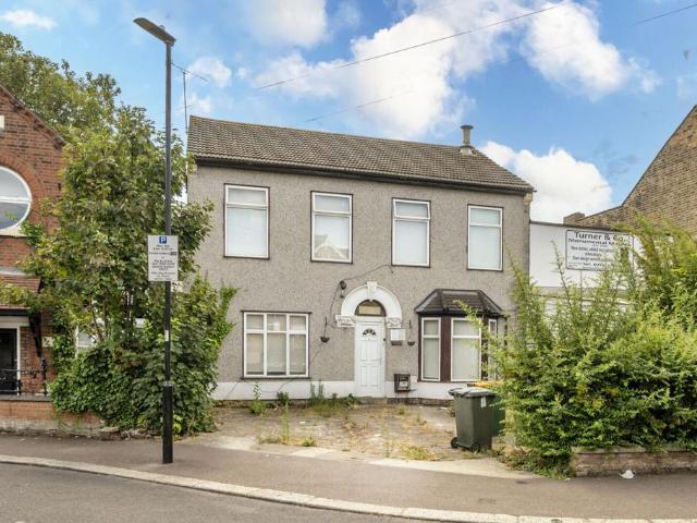 6 bedroom house for sale