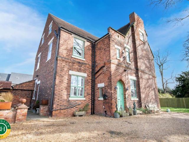 6 bedroom house for sale
