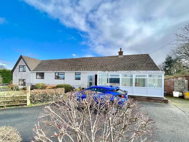 6 bedroom house for sale