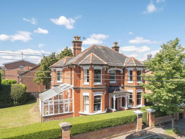 6 bedroom house for sale