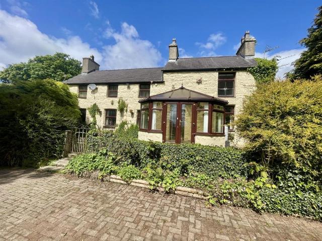 6 bedroom house for sale