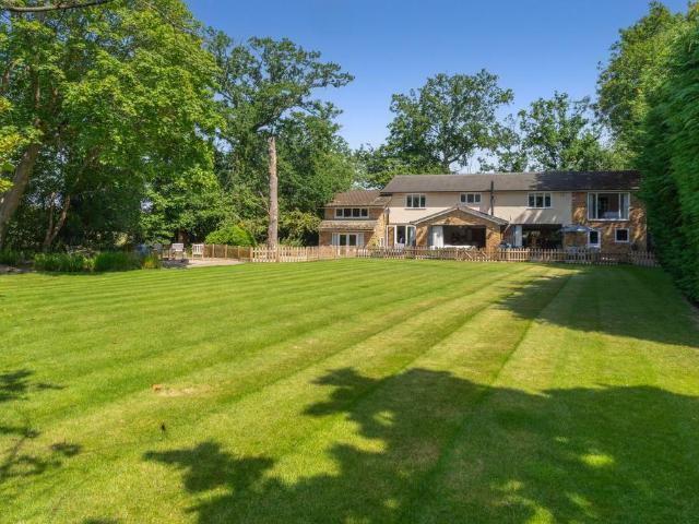 6 bedroom house for sale