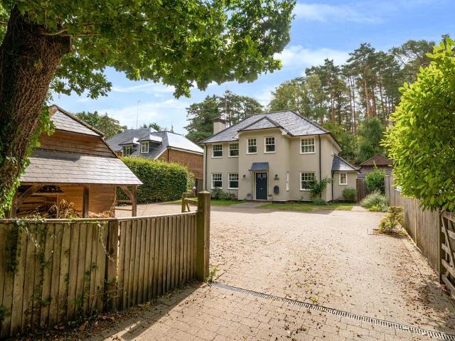 6 bedroom house for sale