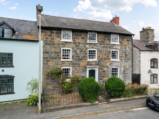 6 bedroom house for sale