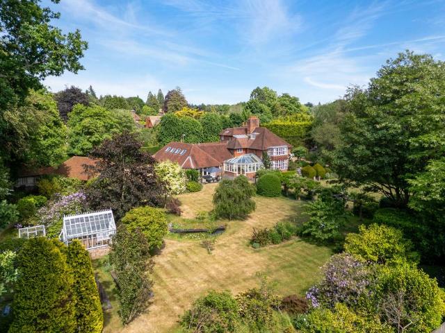 6 bedroom house for sale