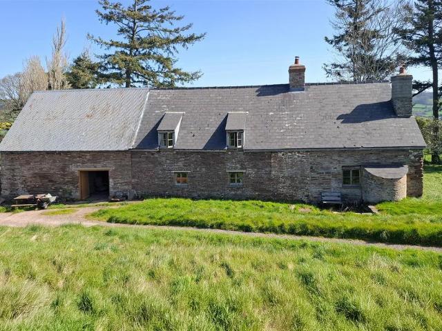 6 bedroom house for sale