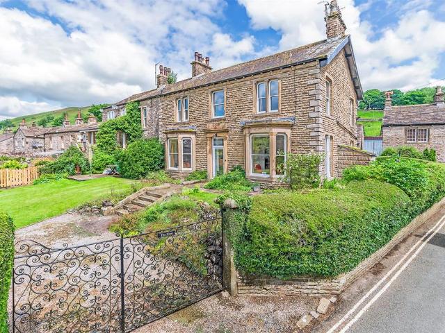 6 bedroom house for sale